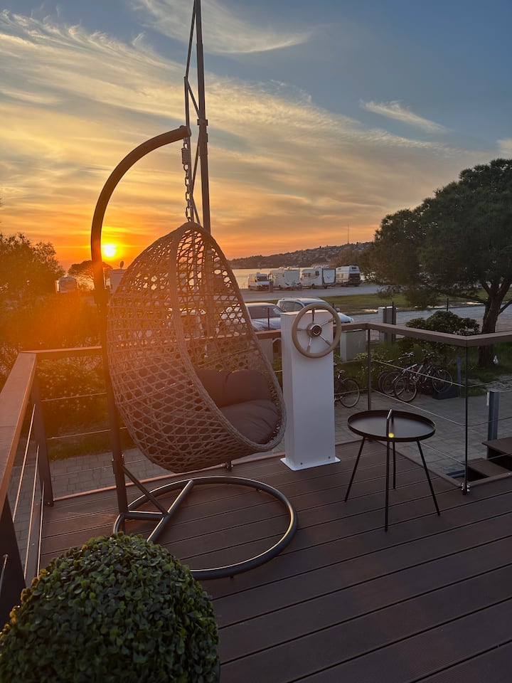 Floating House Sunrise Joy - Umag