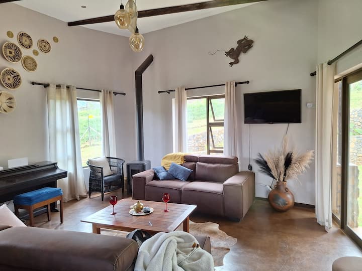 Cosy Home On Bedrock Base Sleeps 5 - Mbabane
