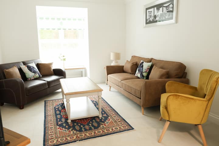 Newly Built Riverfront 3br House In Ballintra - Donegal