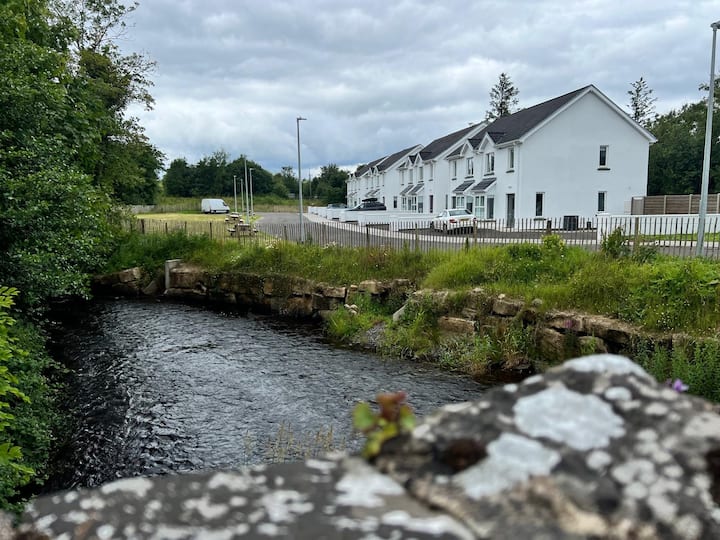 Riverfront 3-bed House In Ballintra, Donegal Gem - Donegal