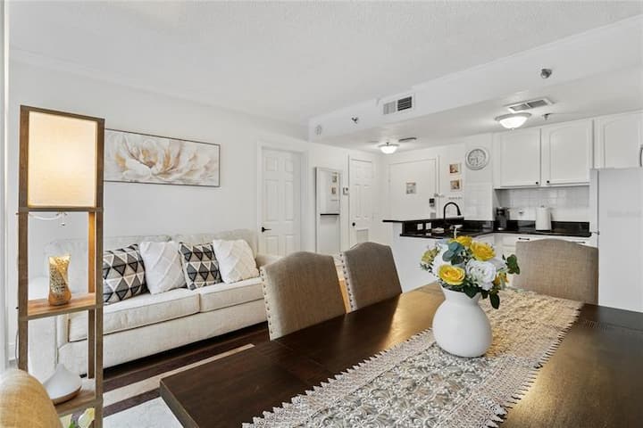 3 Miles From Universal! Pools, Gym, Free Parking ! - Ocoee, FL