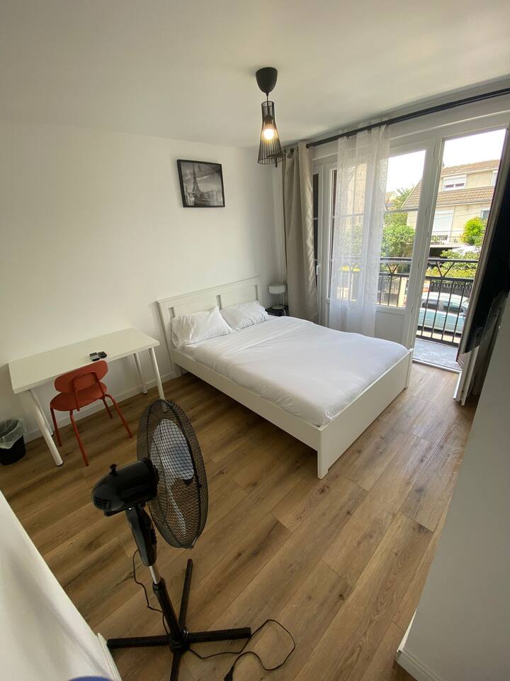 Chambre N° 7 Douche Et Wc Privée - Roissy-en-France