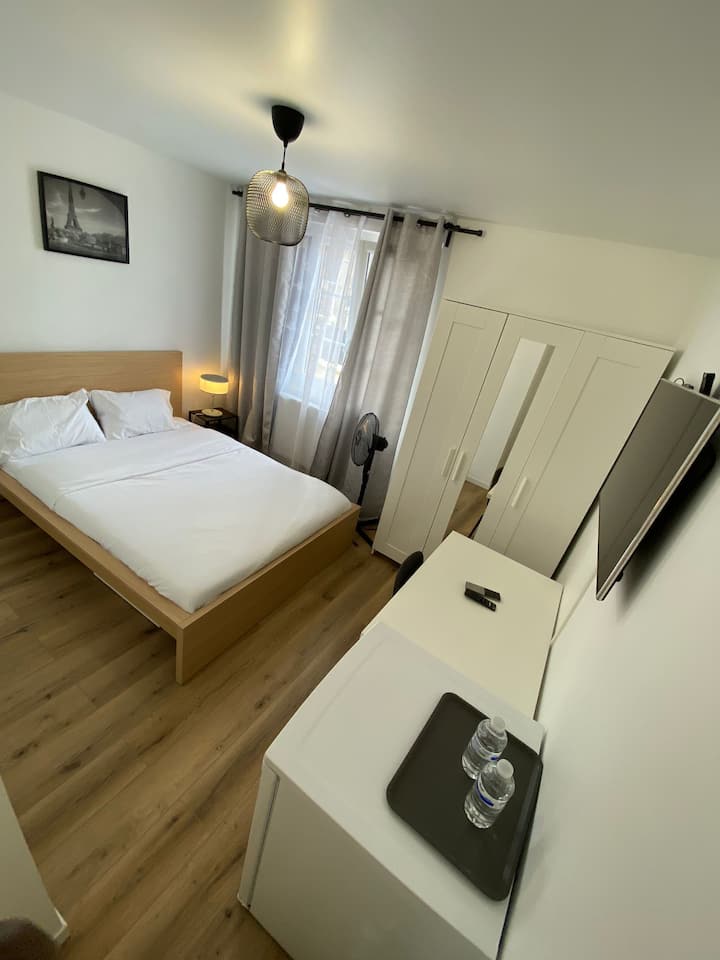 Chambre N° 8 Douche Et Wc Privée - Goussainville