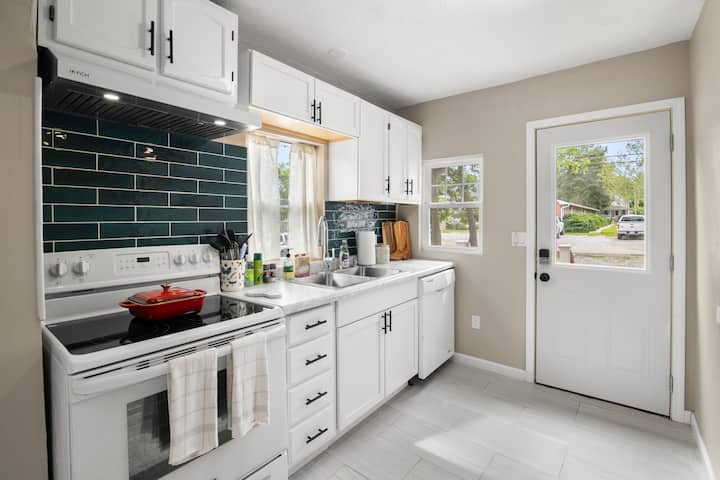 Cozy Capital Casa - 3 Bedrooms Close To Downtown - Lincoln, NE