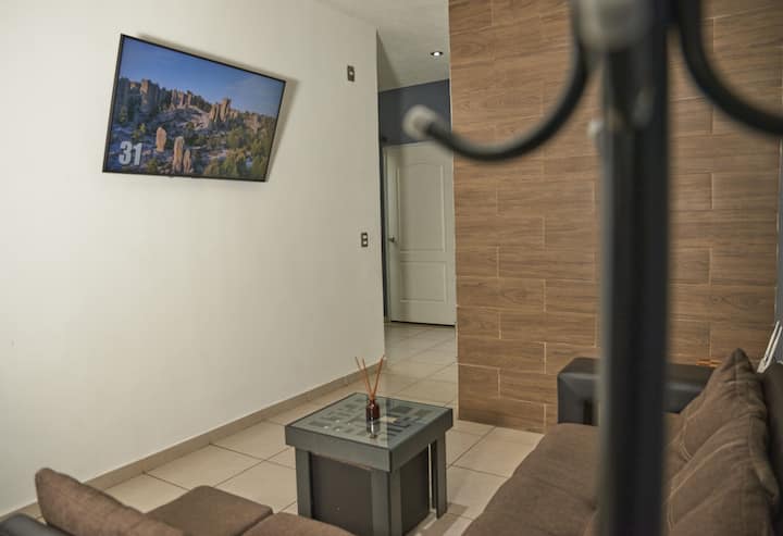 Casa Con Aire A/c. 6 Pers. Camas Amplias. Parking. - Ciudad Guzmán
