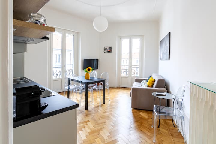 Apartment In Historic Building- Porta Venezia - Milan