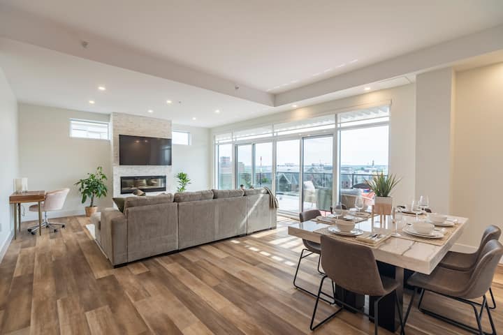 Heart Of Halifax Penthouse W/ Parking And A View! - Halifax, NS, Canadá