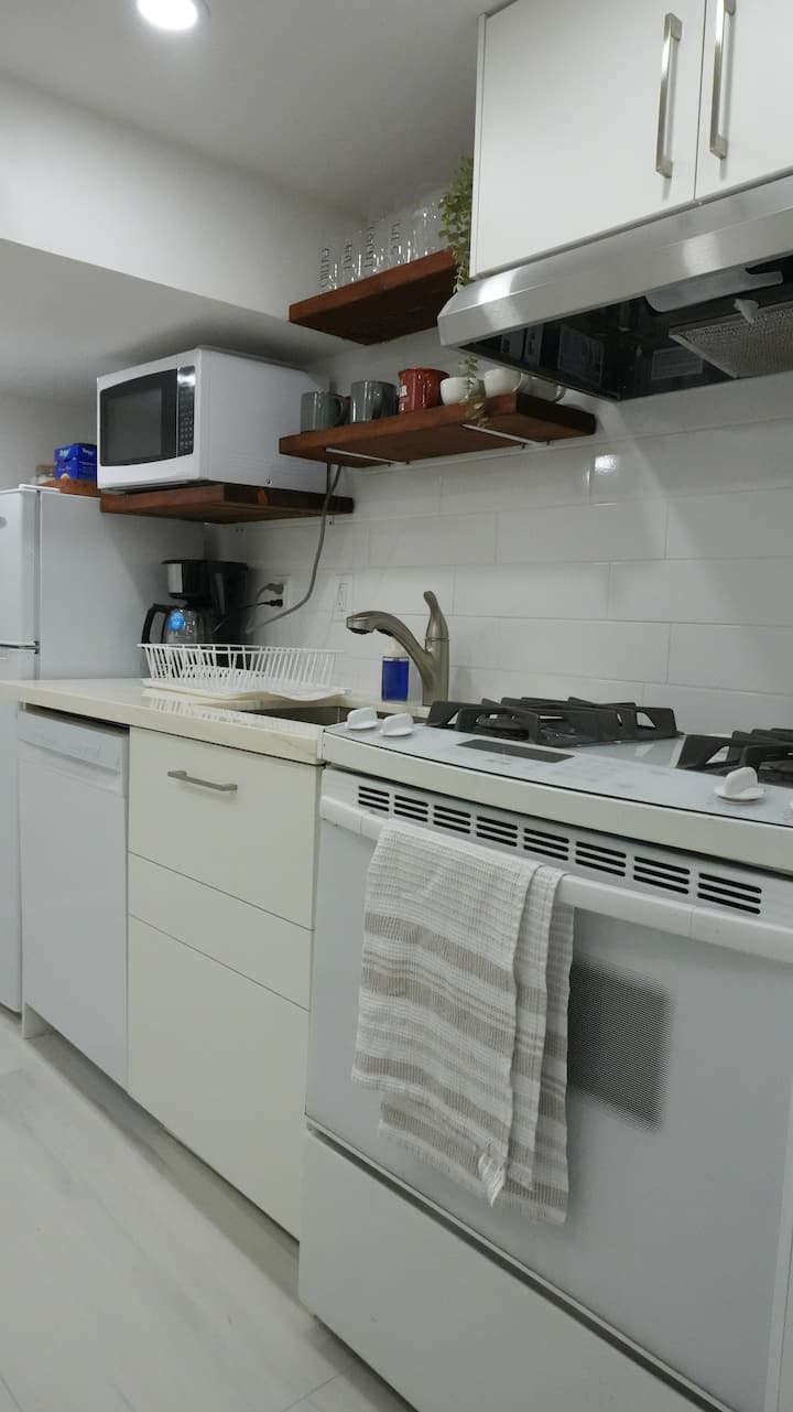 2 Bedroom Apt New Reno Free Parking Lower Level . - Vaughan