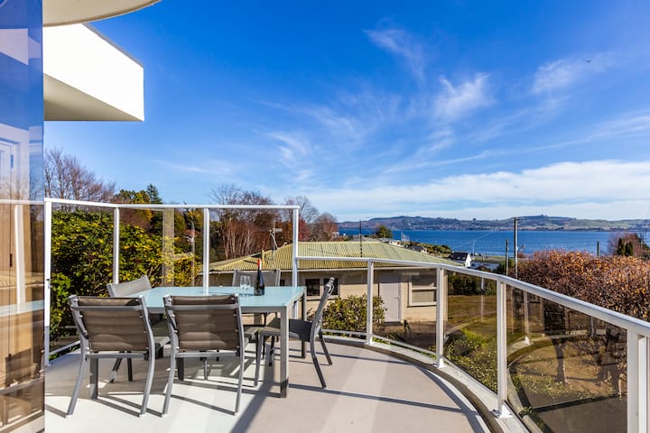 Views From Hawai - Large Home With Wi-fi - 타우포
