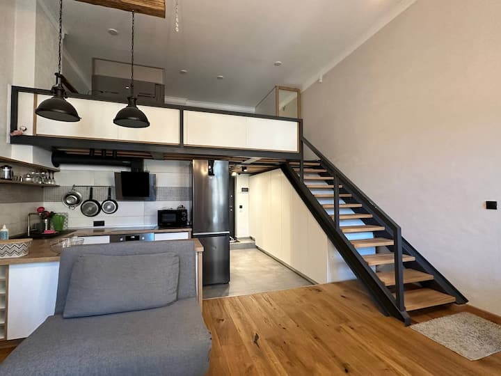 Лофт в центрі Одеси зі світлом - Odesa