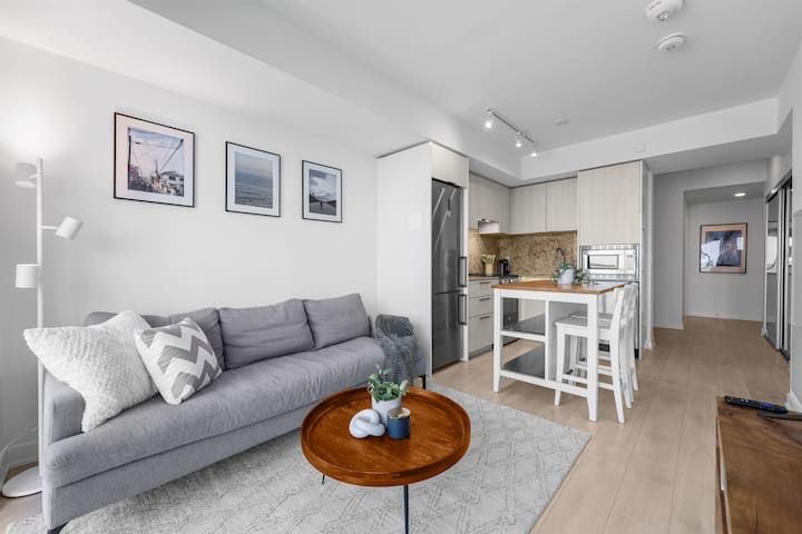 Rentx| Church-wellesley 2-bed Suite Near Hospital - Toronto