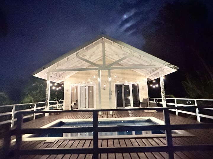 Villa En Utila Con Piscina - Honduras