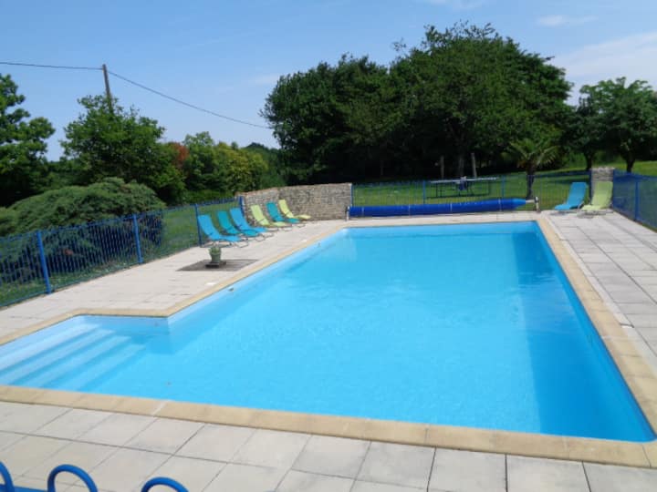Large House Pool 4 Bedrooms 2 Bathrooms Sleeps 8 - Deux-Sèvres