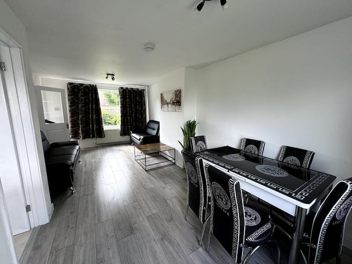 3-bed Refurbished Reading House - Reading