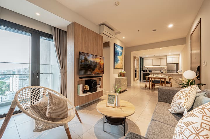Cozy 2br Retreat In Dist1: Free Access Pool &Gym - Ciudad Ho Chi Minh