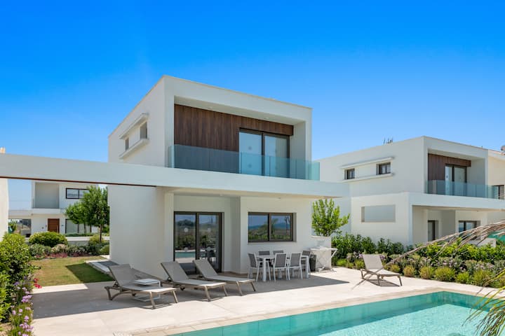 Serenity Waves Villa 17 - Larnaca