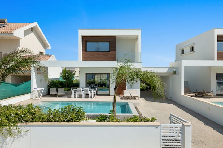 Serenity Waves Villa 26 - Ларнака
