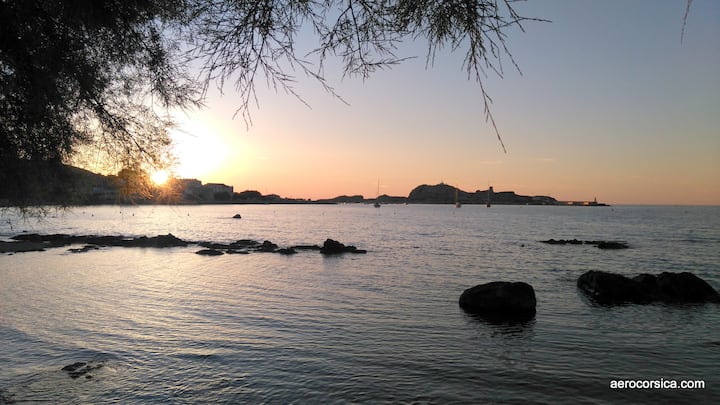 A L'ile Rousse, Appart Climatisé En Rez De Jardin - Isola Rossa