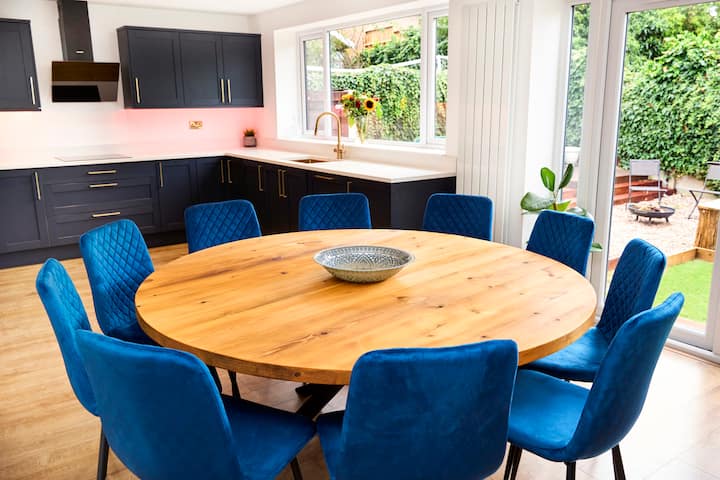 Garden Fire Pit + Event Space, Hot Tub, Sleeps 12 - Manchester