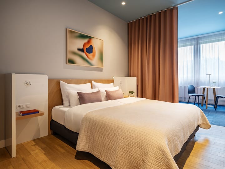Numa | Large Room With Sofa Bed Near Berlin Zoo - Berlin