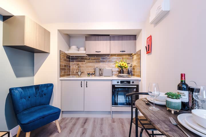 New! Pristine Studio In The City-centre, Sleeps 2! - Chester