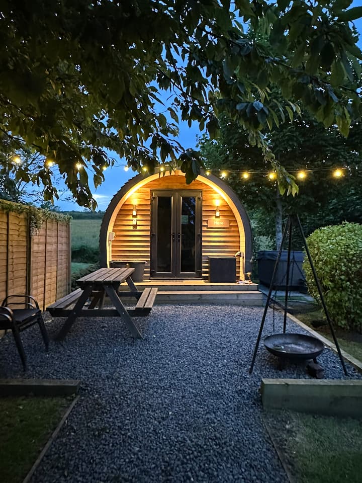 West Hall Glamping Hare Pod W/ Jacuzzi Hot Tub - Durham