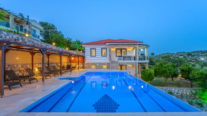 Seydikemer'de 8 Kişilik Doğa Manzaralı Villa - Turkey