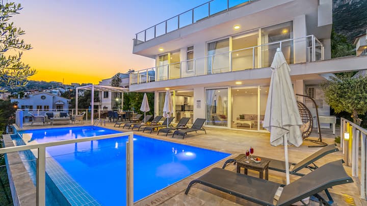 Kalkan'da 10 Kişilik Geniş Ailelere Uygun Villa - Kalkan