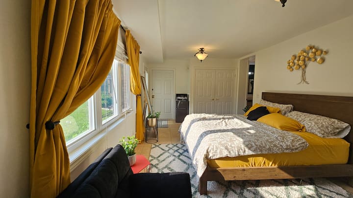 3 Bedroom Suite, 5 Parking Spot, Near Airport - Mississauga