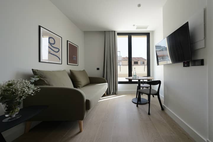 Numa | 1-bedroom Apartment W/ Terrace - Madrid