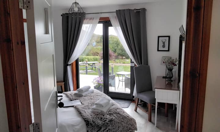 Garden Room 1, King Size, Small Ensuite - Skye
