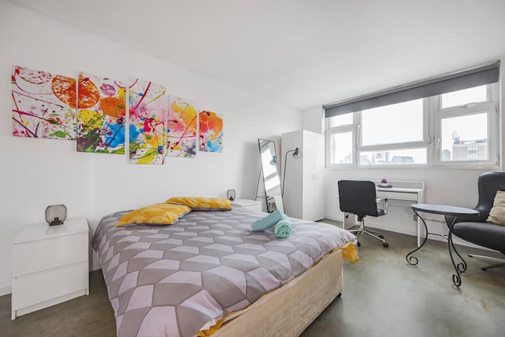 4-bed Flat Stunning Views Peaceful School Area - London