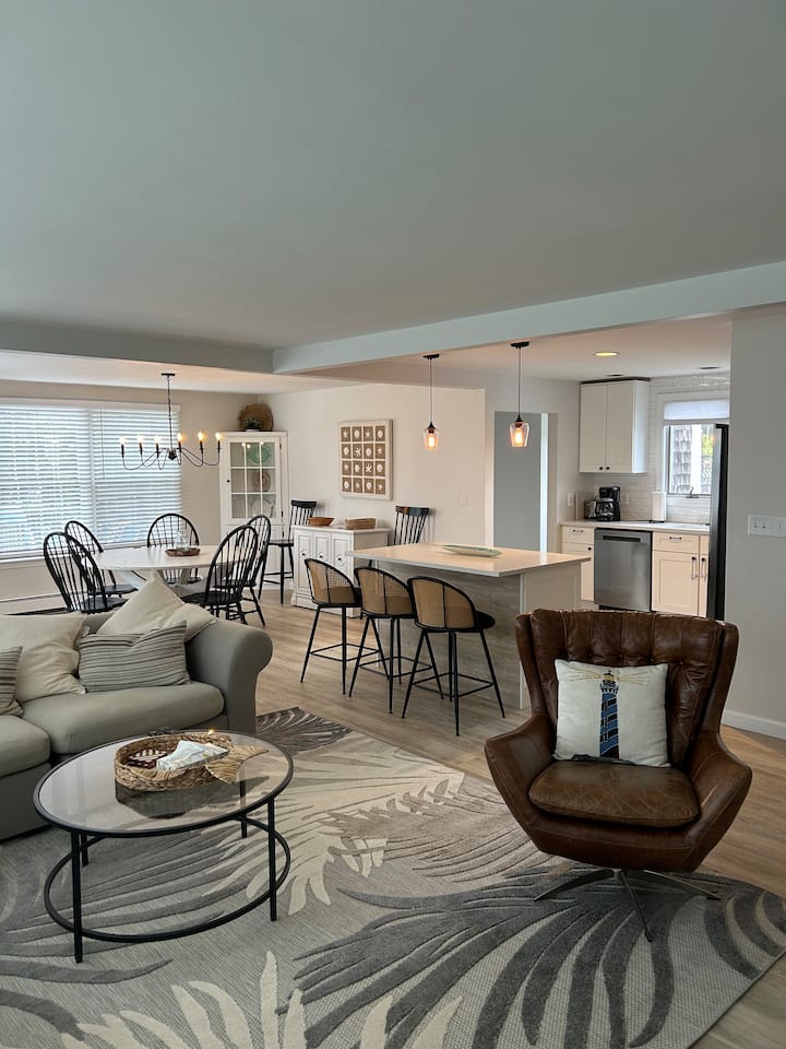 Pool! Large 4 Bedroom+bunk Room Mid-island! - Nantucket, MA