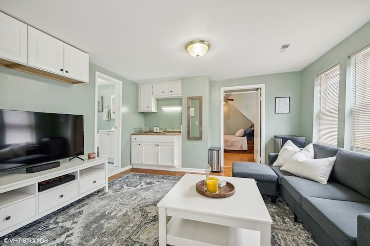 Chicago 2 Bedroom Condo - Columbia Beach, IL