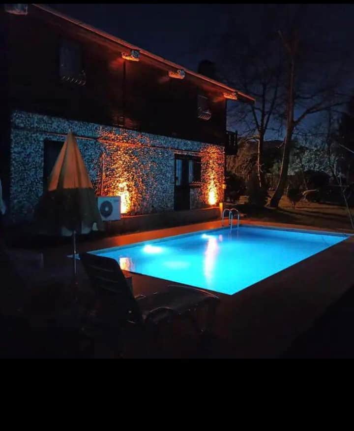 Sapanca Merkezde Market,hastane,restoran Bölgesi - Sapanca