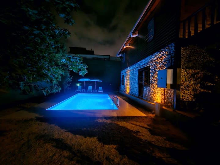 Sapanca Merkezde Market,hastane,restoran Bölgesi - Kocaeli