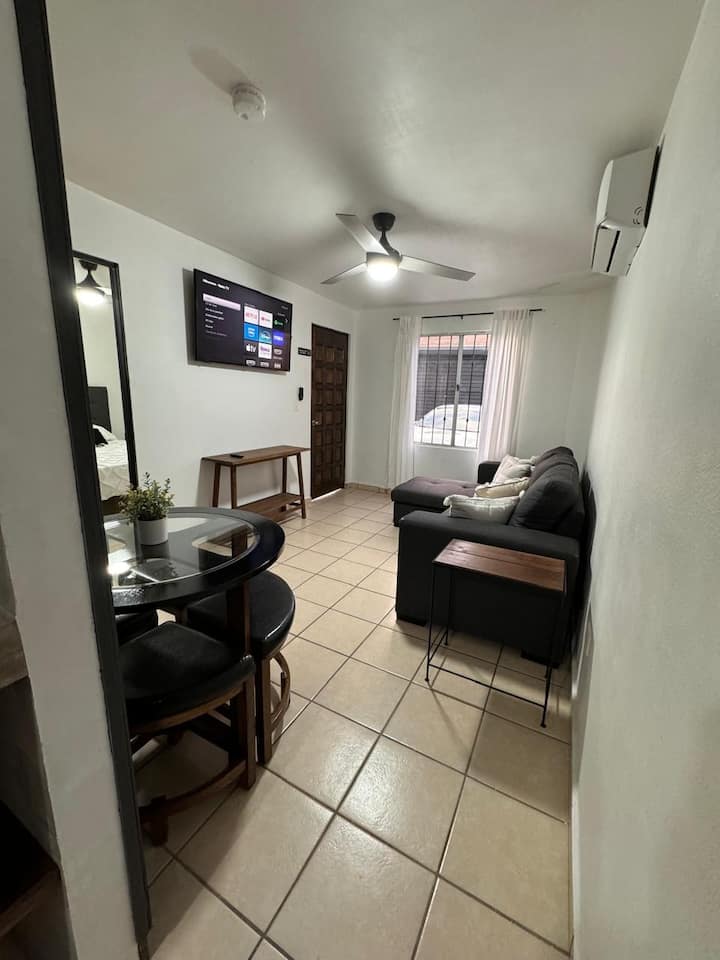 "Casa Encinos: Patio Y Estacionamiento Privado" - Ensenada