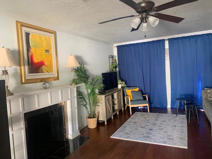 Cosy Appt + Paradise Backyard - Houston, TX