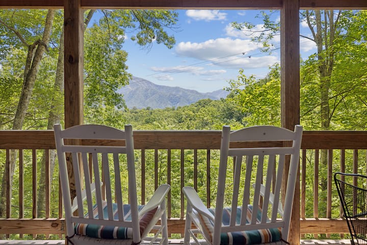 Your Smoky Mountain Summer Awaits At Southern Oak - Gatlinburg, TN