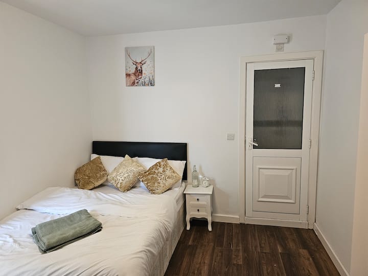 Barking London Close To Station (Ensuite Bathroom) - Barking