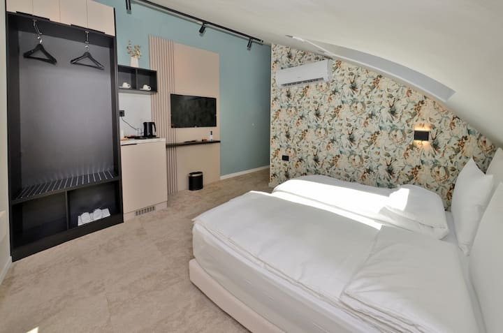 Oh La La Room In Old Town - Self Check-in - Sarajevo