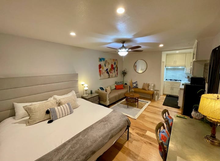 Heart Of The Action, Clean, Cozy & All Essentials! - Pasadena, CA