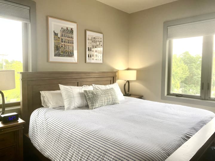 Central Contemporary Condo With Parking! - Traverse City, MI
