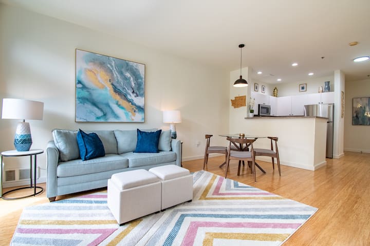 Elegant 2 Bedroom In The Heart Of Seattle! - Seattle, WA
