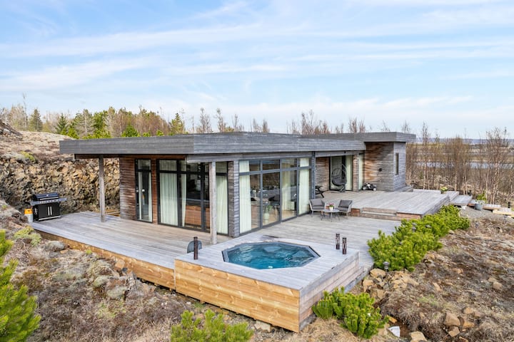 Golden Circle 4br Escape W/ Hot Tub & Views - Iceland