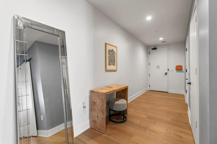 Luxurious Executive Condo - Pleasant Valley - Austin