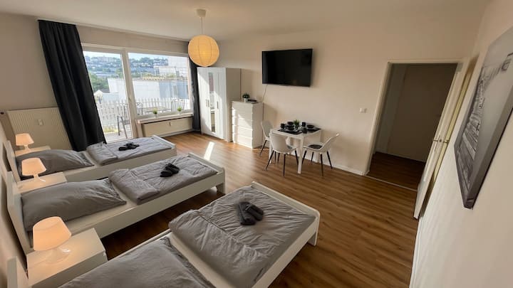 Große Wohnung Mit 7 Betten, Große Küche, Balkon - Altena