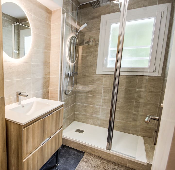 Suite T5 Rennes Gare ~ Parking Privé Gratuit - Cesson-Sévigné