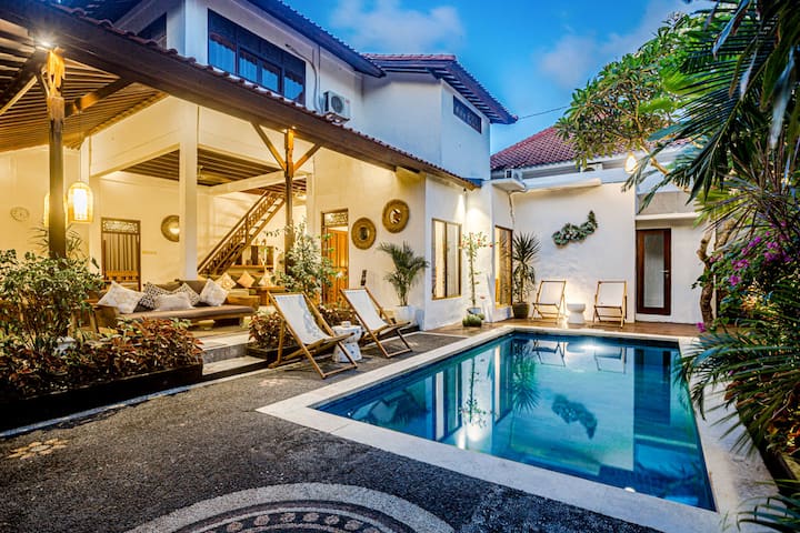 3br Villa Seminyak With Floating Breakfast - Seminyak
