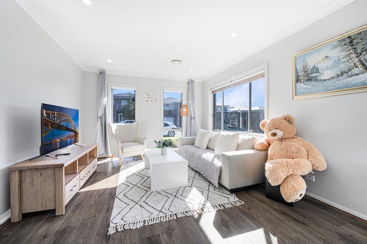 Tallawong 6br Near Schofield/rousehill Centre - Sydney